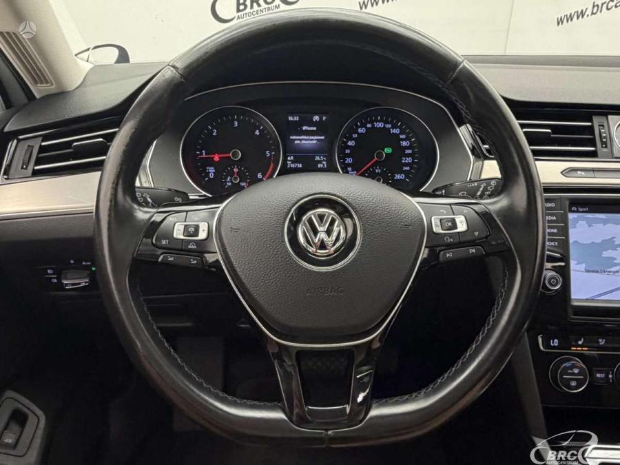 White Volkswagen Passat 2016 in Vilnius, with an engine capacity of 1.97 L and mileage of 216 thousand km for 11700 €, photo 31 on AUTOMOTO.COM.LV