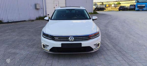 Balts Volkswagen Passat 2016 Alīta, ar dzinēja tilpumu 1.40 L un nobraukumu 270 tūkst. km par 9650 €, foto 4 vietnē AUTOMOTO.COM.LV