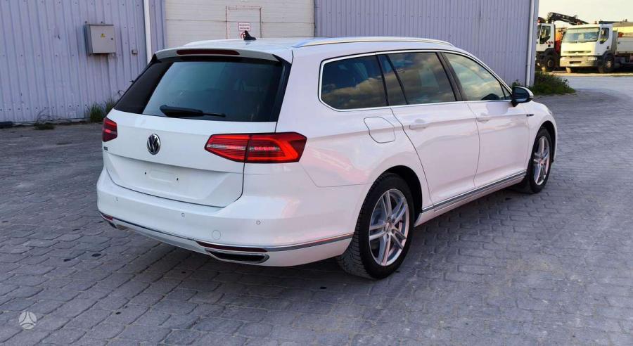 Balts Volkswagen Passat 2016 Alīta, ar dzinēja tilpumu 1.40 L un nobraukumu 270 tūkst. km par 9650 €, foto 7 vietnē AUTOMOTO.COM.LV
