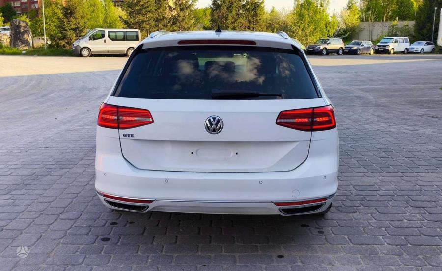 Balts Volkswagen Passat 2016 Alīta, ar dzinēja tilpumu 1.40 L un nobraukumu 270 tūkst. km par 9650 €, foto 9 vietnē AUTOMOTO.COM.LV