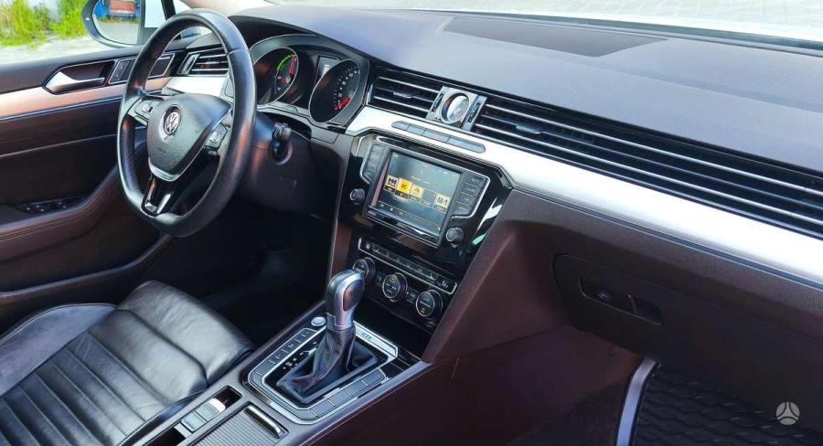Balts Volkswagen Passat 2016 Alīta, ar dzinēja tilpumu 1.40 L un nobraukumu 270 tūkst. km par 9650 €, foto 11 vietnē AUTOMOTO.COM.LV