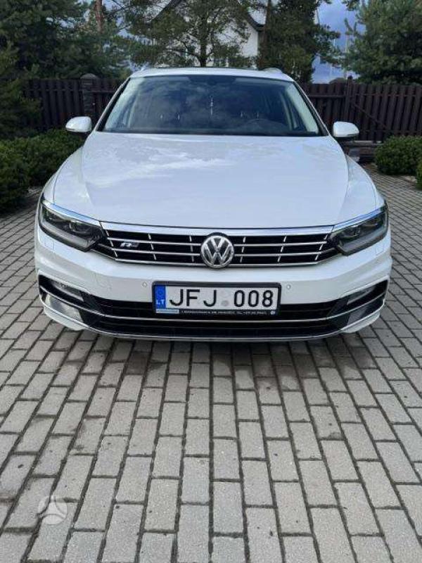 White Volkswagen Passat 2016 in Panevezys, with an engine capacity of 1.97 L and mileage of 337 thousand km for 8000 €, photo 8 on AUTOMOTO.COM.LV