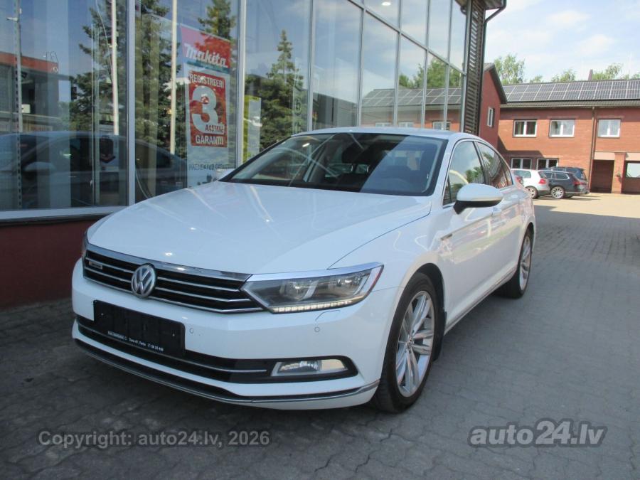 White Volkswagen Passat 2016 in Tartu, with an engine capacity of 2.00 L and mileage of 250 thousand km for 10790 €, photo 1 on AUTOMOTO.COM.LV