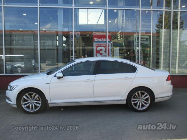 White Volkswagen Passat 2016 in Tartu, with an engine capacity of 2.00 L and mileage of 250 thousand km for 10790 €, photo 4 on AUTOMOTO.COM.LV