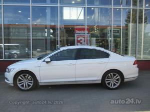 White Volkswagen Passat 2016 in Tartu, with an engine capacity of 2.00 L and mileage of 250 thousand km for 10790 €, photo 5 on AUTOMOTO.COM.LV