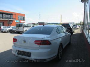 White Volkswagen Passat 2016 in Tartu, with an engine capacity of 2.00 L and mileage of 250 thousand km for 10790 €, photo 7 on AUTOMOTO.COM.LV