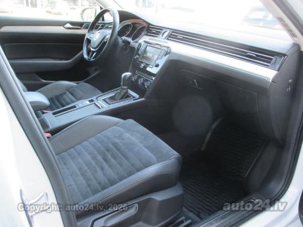 White Volkswagen Passat 2016 in Tartu, with an engine capacity of 2.00 L and mileage of 250 thousand km for 10790 €, photo 7 on AUTOMOTO.COM.LV