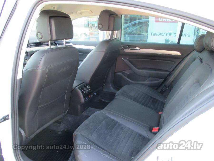 White Volkswagen Passat 2016 in Tartu, with an engine capacity of 2.00 L and mileage of 250 thousand km for 10790 €, photo 9 on AUTOMOTO.COM.LV