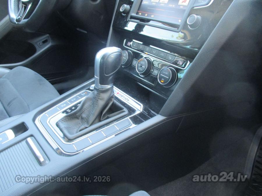 White Volkswagen Passat 2016 in Tartu, with an engine capacity of 2.00 L and mileage of 250 thousand km for 10790 €, photo 13 on AUTOMOTO.COM.LV