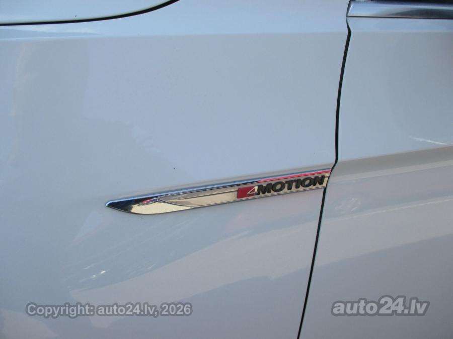 White Volkswagen Passat 2016 in Tartu, with an engine capacity of 2.00 L and mileage of 250 thousand km for 10790 €, photo 15 on AUTOMOTO.COM.LV