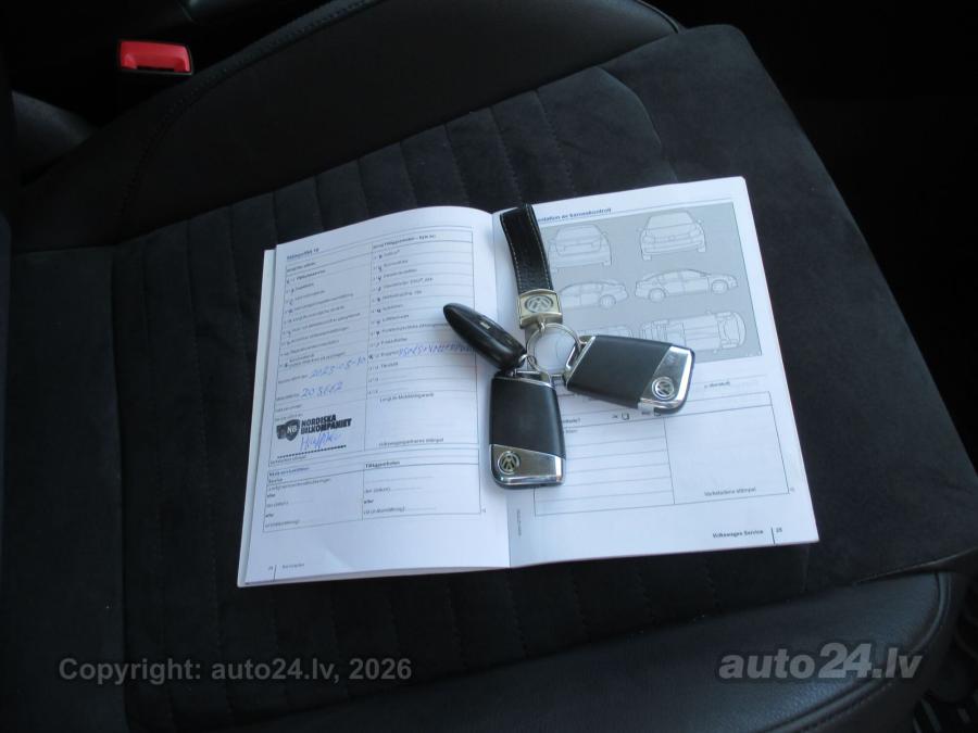 White Volkswagen Passat 2016 in Tartu, with an engine capacity of 2.00 L and mileage of 250 thousand km for 10790 €, photo 16 on AUTOMOTO.COM.LV
