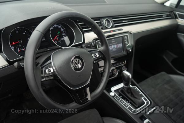 White Volkswagen Passat 2016 in Tallinn, with an engine capacity of 2.00 L and mileage of 269 thousand km for 10999 €, photo 8 on AUTOMOTO.COM.LV