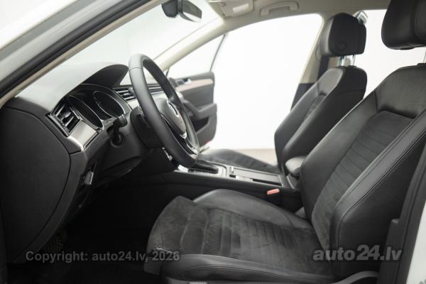 White Volkswagen Passat 2016 in Tallinn, with an engine capacity of 2.00 L and mileage of 269 thousand km for 10999 €, photo 9 on AUTOMOTO.COM.LV