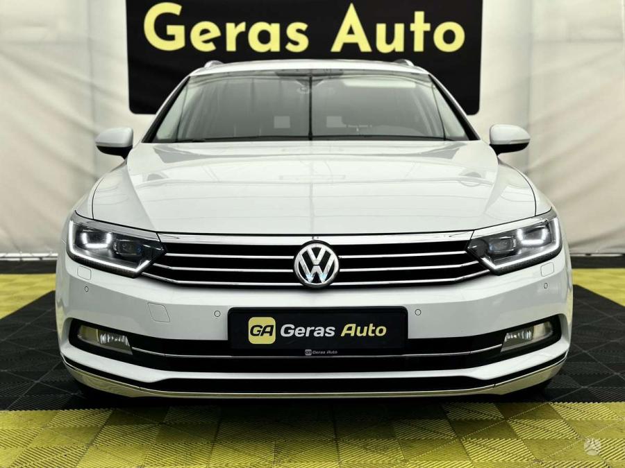 White Volkswagen Passat 2016 in Vilnius, with an engine capacity of 2.00 L and mileage of 332 thousand km for 8850 €, photo 3 on AUTOMOTO.COM.LV