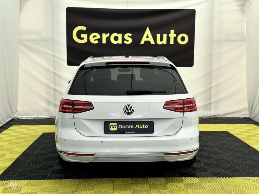 White Volkswagen Passat 2016 in Vilnius, with an engine capacity of 2.00 L and mileage of 332 thousand km for 8850 €, photo 7 on AUTOMOTO.COM.LV