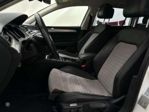 White Volkswagen Passat 2016 in Vilnius, with an engine capacity of 2.00 L and mileage of 332 thousand km for 8850 €, photo 10 on AUTOMOTO.COM.LV