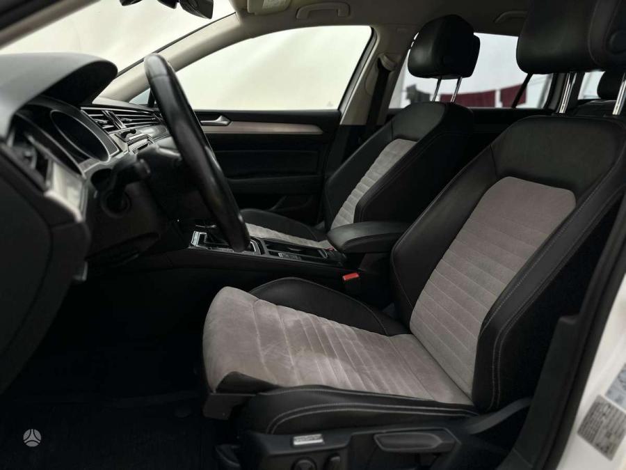 White Volkswagen Passat 2016 in Vilnius, with an engine capacity of 2.00 L and mileage of 332 thousand km for 8850 €, photo 10 on AUTOMOTO.COM.LV