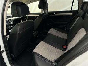 White Volkswagen Passat 2016 in Vilnius, with an engine capacity of 2.00 L and mileage of 332 thousand km for 8850 €, photo 11 on AUTOMOTO.COM.LV
