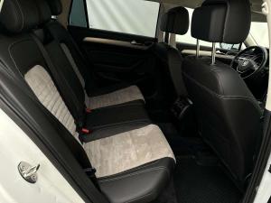 White Volkswagen Passat 2016 in Vilnius, with an engine capacity of 2.00 L and mileage of 332 thousand km for 8850 €, photo 12 on AUTOMOTO.COM.LV