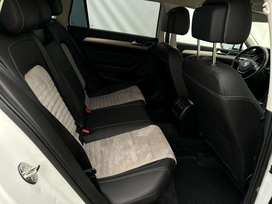 White Volkswagen Passat 2016 in Vilnius, with an engine capacity of 2.00 L and mileage of 332 thousand km for 8850 €, photo 12 on AUTOMOTO.COM.LV