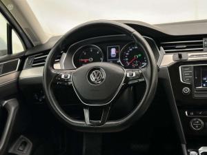 White Volkswagen Passat 2016 in Vilnius, with an engine capacity of 2.00 L and mileage of 332 thousand km for 8850 €, photo 16 on AUTOMOTO.COM.LV