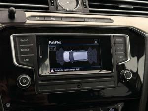 White Volkswagen Passat 2016 in Vilnius, with an engine capacity of 2.00 L and mileage of 332 thousand km for 8850 €, photo 21 on AUTOMOTO.COM.LV