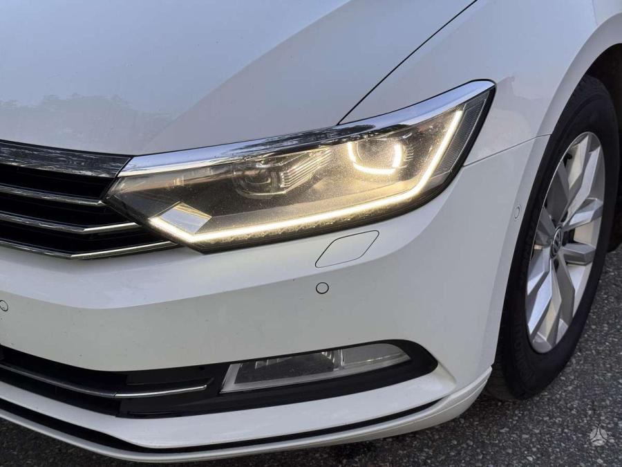 Balts Volkswagen Passat 2016 Viļņa, ar dzinēja tilpumu 1.60 L un nobraukumu 222 tūkst. km par 8000 €, foto 24 vietnē AUTOMOTO.COM.LV