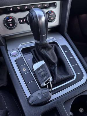 Balts Volkswagen Passat 2016 Viļņa, ar dzinēja tilpumu 1.60 L un nobraukumu 222 tūkst. km par 8000 €, foto 25 vietnē AUTOMOTO.COM.LV