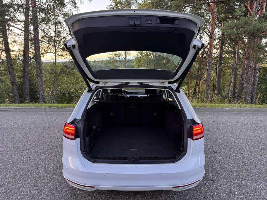 Balts Volkswagen Passat 2016 Viļņa, ar dzinēja tilpumu 1.60 L un nobraukumu 222 tūkst. km par 8000 €, foto 26 vietnē AUTOMOTO.COM.LV