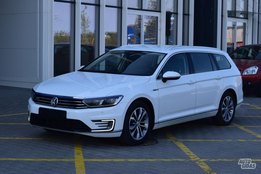 White Volkswagen Passat 2016 in Vilnius, with an engine capacity of 1.40 L and mileage of 152 thousand km for 12800 €, photo 1 on AUTOMOTO.COM.LV