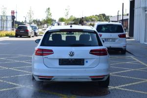 White Volkswagen Passat 2016 in Vilnius, with an engine capacity of 1.40 L and mileage of 152 thousand km for 12800 €, photo 6 on AUTOMOTO.COM.LV