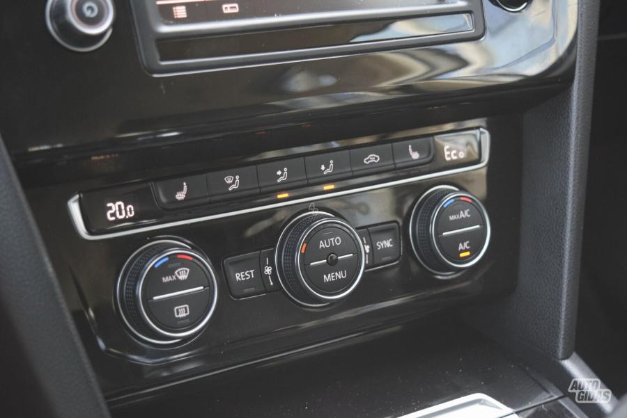 White Volkswagen Passat 2016 in Vilnius, with an engine capacity of 1.40 L and mileage of 152 thousand km for 12800 €, photo 15 on AUTOMOTO.COM.LV