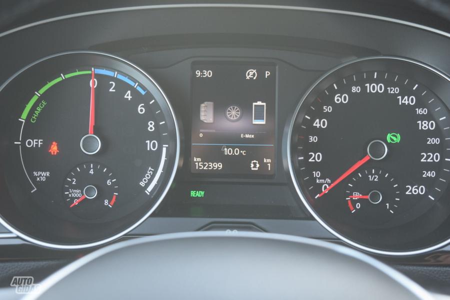 White Volkswagen Passat 2016 in Vilnius, with an engine capacity of 1.40 L and mileage of 152 thousand km for 12800 €, photo 18 on AUTOMOTO.COM.LV