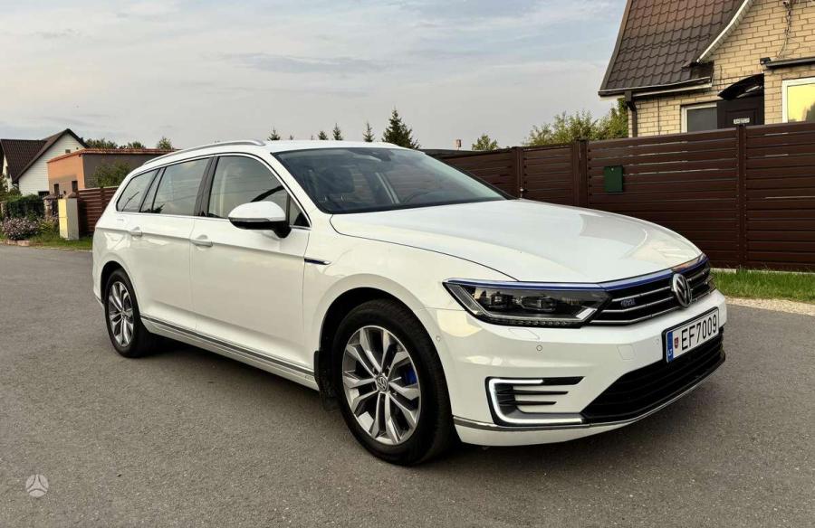 Balts Volkswagen Passat 2016 Kauņa, ar dzinēja tilpumu 1.40 L un nobraukumu 261 tūkst. km par 10600 €, foto 4 vietnē AUTOMOTO.COM.LV