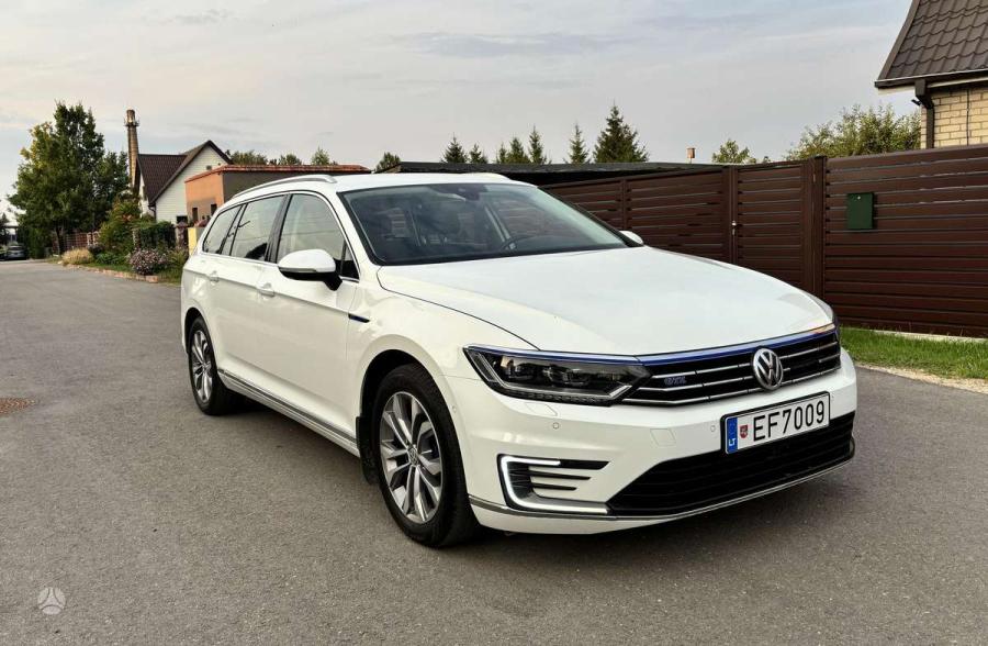 Balts Volkswagen Passat 2016 Kauņa, ar dzinēja tilpumu 1.40 L un nobraukumu 261 tūkst. km par 10600 €, foto 5 vietnē AUTOMOTO.COM.LV