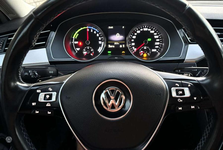 Balts Volkswagen Passat 2016 Kauņa, ar dzinēja tilpumu 1.40 L un nobraukumu 261 tūkst. km par 10600 €, foto 16 vietnē AUTOMOTO.COM.LV