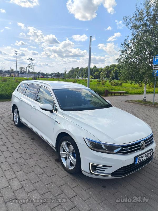 White Volkswagen Passat 2016 in Tallinn, with an engine capacity of 1.40 L and mileage of 162 thousand km for 12500 €, photo 3 on AUTOMOTO.COM.LV