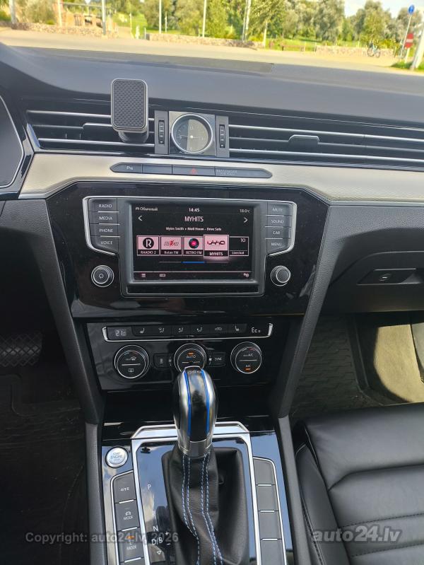 White Volkswagen Passat 2016 in Tallinn, with an engine capacity of 1.40 L and mileage of 162 thousand km for 12500 €, photo 7 on AUTOMOTO.COM.LV
