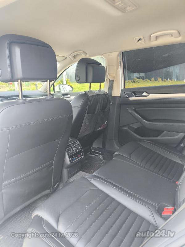 White Volkswagen Passat 2016 in Tallinn, with an engine capacity of 1.40 L and mileage of 162 thousand km for 12500 €, photo 9 on AUTOMOTO.COM.LV