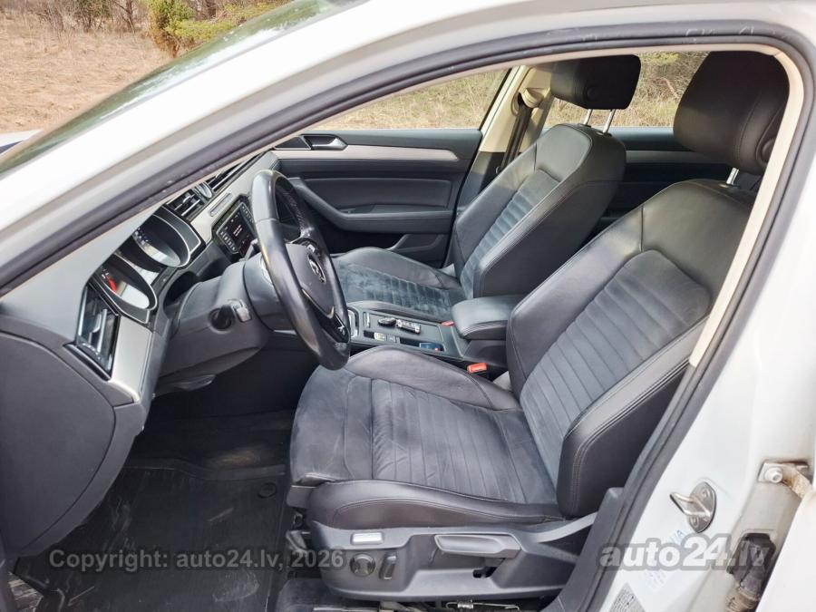 White Volkswagen Passat 2016 in Tallinn, with an engine capacity of 2.00 L and mileage of 208 thousand km for 9800 €, photo 8 on AUTOMOTO.COM.LV