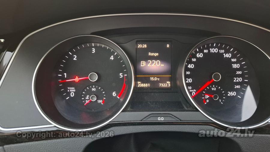 White Volkswagen Passat 2016 in Tallinn, with an engine capacity of 2.00 L and mileage of 208 thousand km for 9800 €, photo 10 on AUTOMOTO.COM.LV