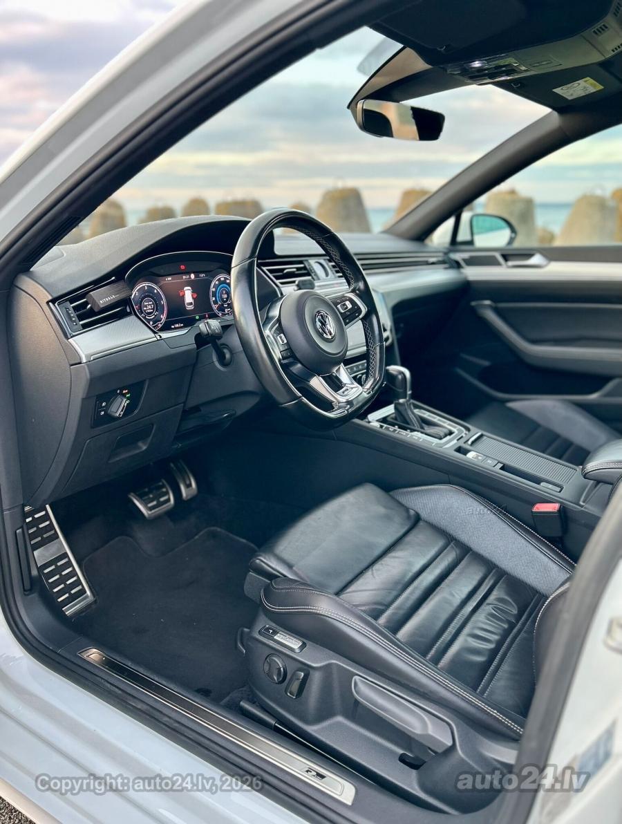 White Volkswagen Passat 2016 in Tallinn, with an engine capacity of 2.00 L and mileage of 236 thousand km for 14300 €, photo 10 on AUTOMOTO.COM.LV