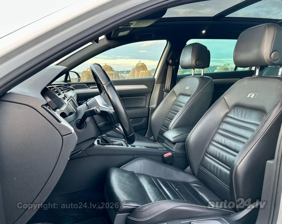 White Volkswagen Passat 2016 in Tallinn, with an engine capacity of 2.00 L and mileage of 236 thousand km for 14300 €, photo 11 on AUTOMOTO.COM.LV