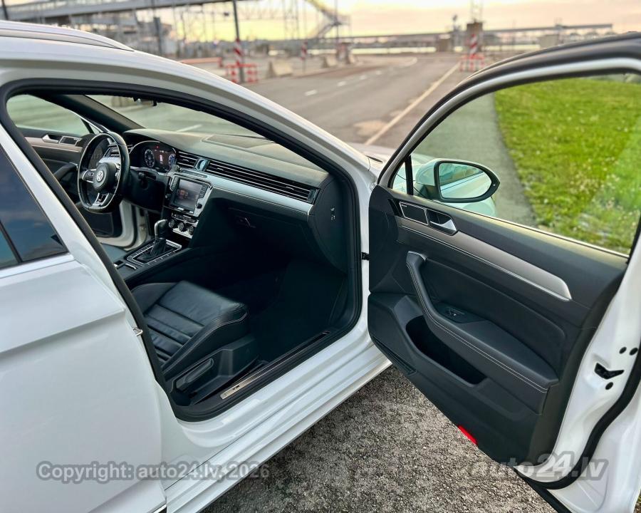 White Volkswagen Passat 2016 in Tallinn, with an engine capacity of 2.00 L and mileage of 236 thousand km for 14300 €, photo 12 on AUTOMOTO.COM.LV