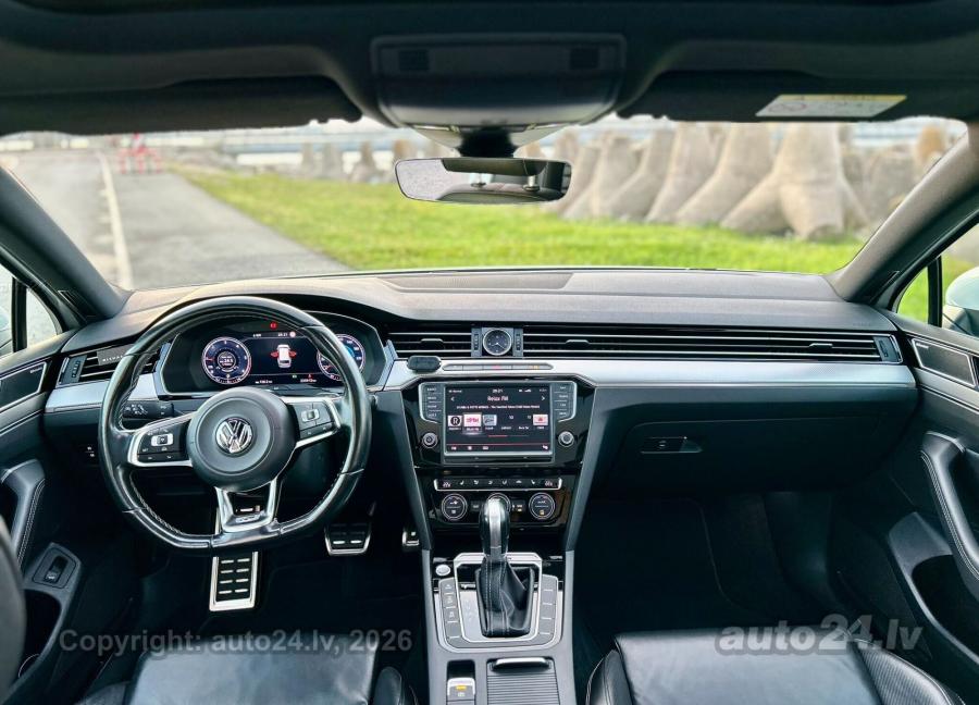 White Volkswagen Passat 2016 in Tallinn, with an engine capacity of 2.00 L and mileage of 236 thousand km for 14300 €, photo 13 on AUTOMOTO.COM.LV