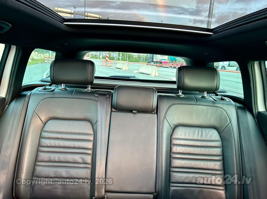 White Volkswagen Passat 2016 in Tallinn, with an engine capacity of 2.00 L and mileage of 236 thousand km for 14300 €, photo 14 on AUTOMOTO.COM.LV