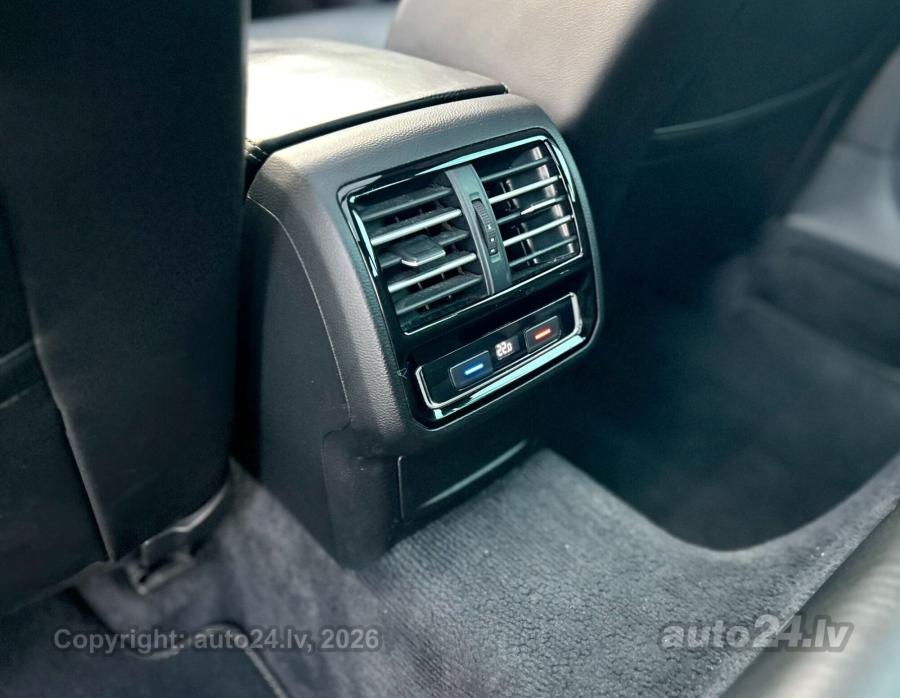 White Volkswagen Passat 2016 in Tallinn, with an engine capacity of 2.00 L and mileage of 236 thousand km for 14300 €, photo 16 on AUTOMOTO.COM.LV