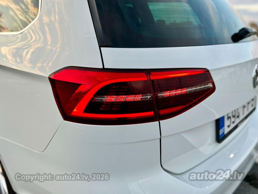 White Volkswagen Passat 2016 in Tallinn, with an engine capacity of 2.00 L and mileage of 236 thousand km for 14300 €, photo 22 on AUTOMOTO.COM.LV