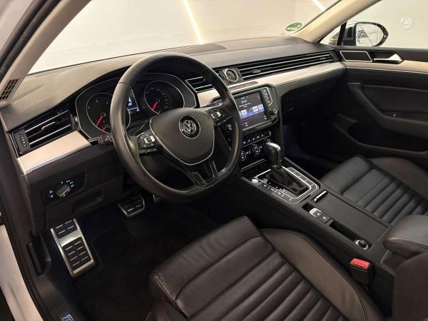 Balts Volkswagen Passat 2016 Marijampole, ar dzinēja tilpumu 1.97 L un nobraukumu 254 tūkst. km par 12999 €, foto 3 vietnē AUTOMOTO.COM.LV
