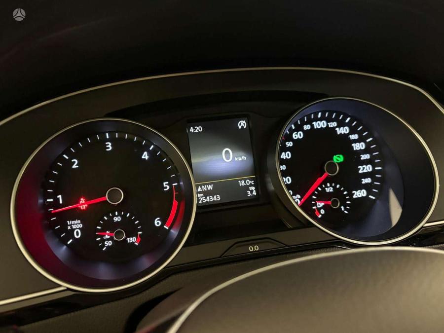 Balts Volkswagen Passat 2016 Marijampole, ar dzinēja tilpumu 1.97 L un nobraukumu 254 tūkst. km par 12999 €, foto 25 vietnē AUTOMOTO.COM.LV